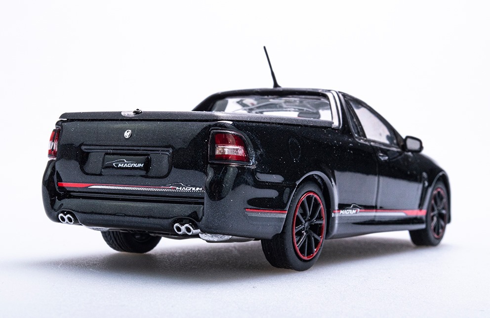 1:18 Holden Commodore VF Magnum Ute Phantom Black Diecast - Opening Parts