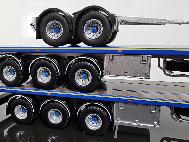 Tekno 1:50 Road Train Set With Dolly Blue and Silver