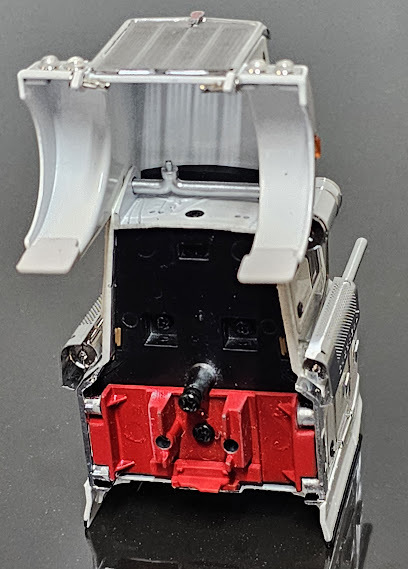 New 1:50 Kenworth Drake 909 White Cab Sleeper & Bonnet Complete Z01551