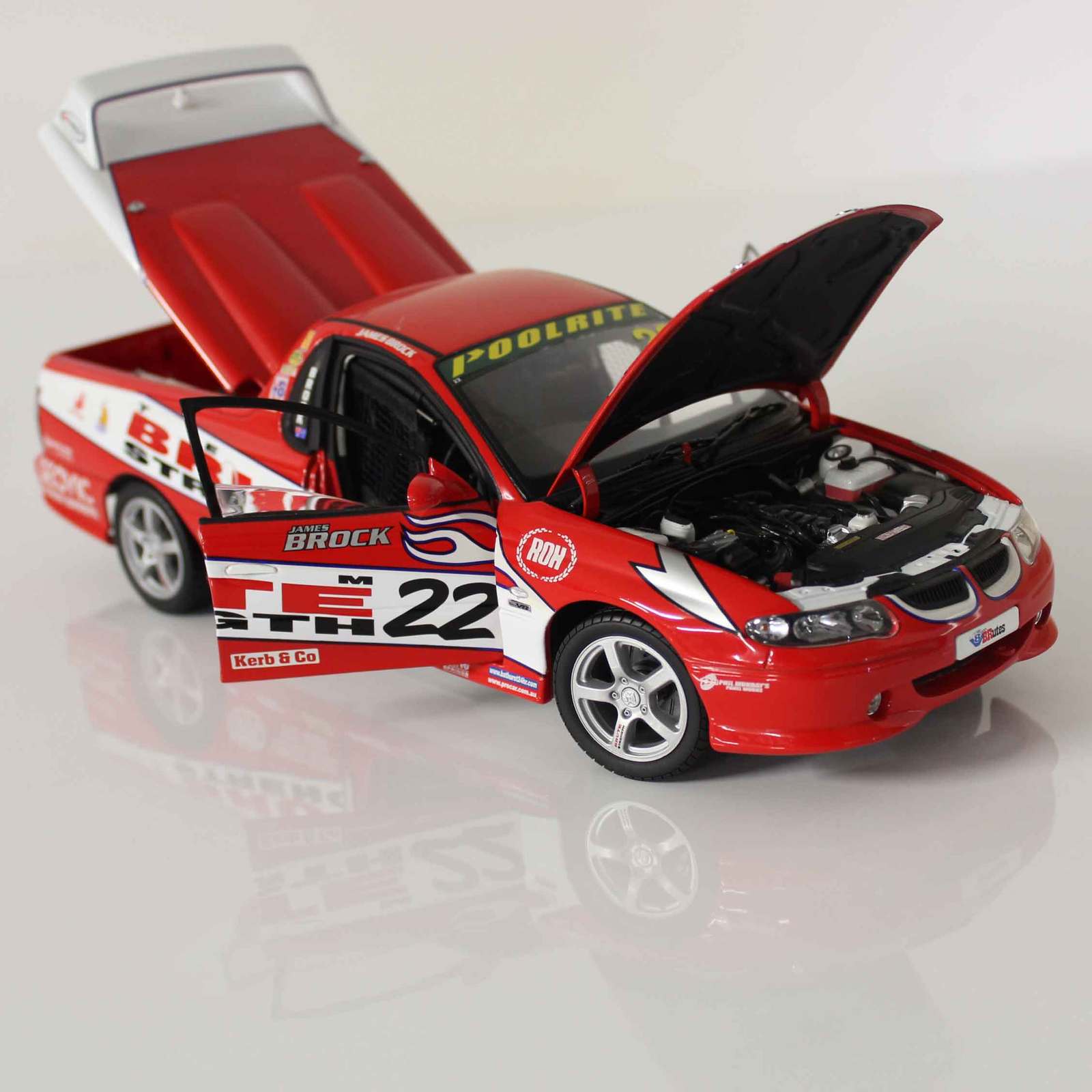 1:18 Holden VU SS 2002 Team Brute Strength - Classic Carlectables