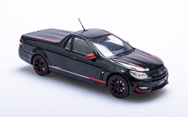 1:18 Holden Commodore VF Magnum Ute Phantom Black Diecast - Opening Parts