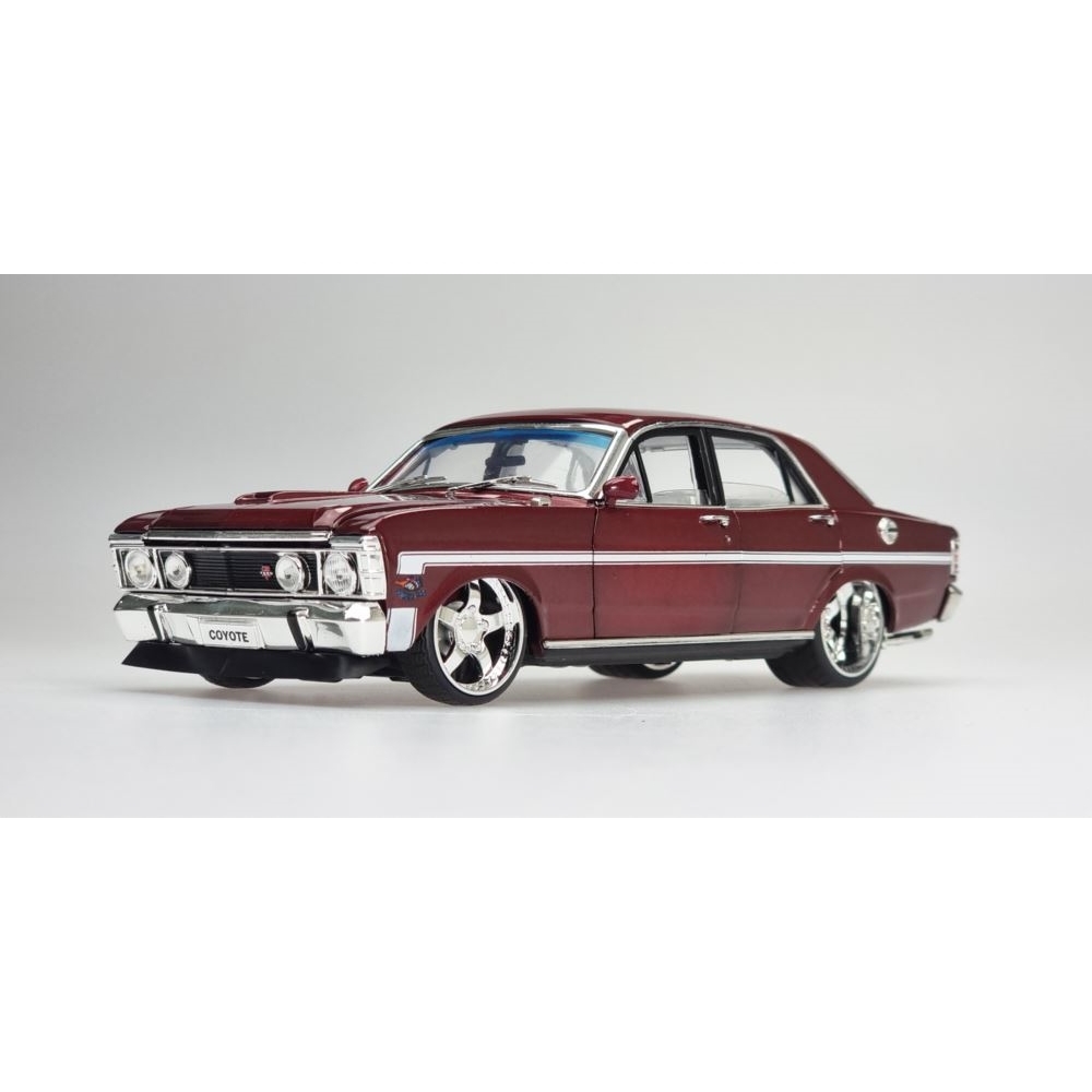 1:24 XW Street Machine FORD Falcon Cherry Bomb Slammed