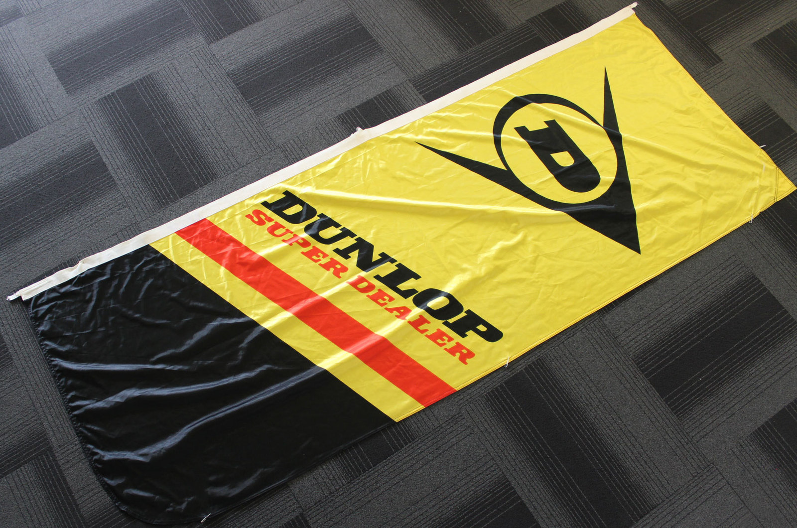 Yellow Dunlop Super Dealer Flag