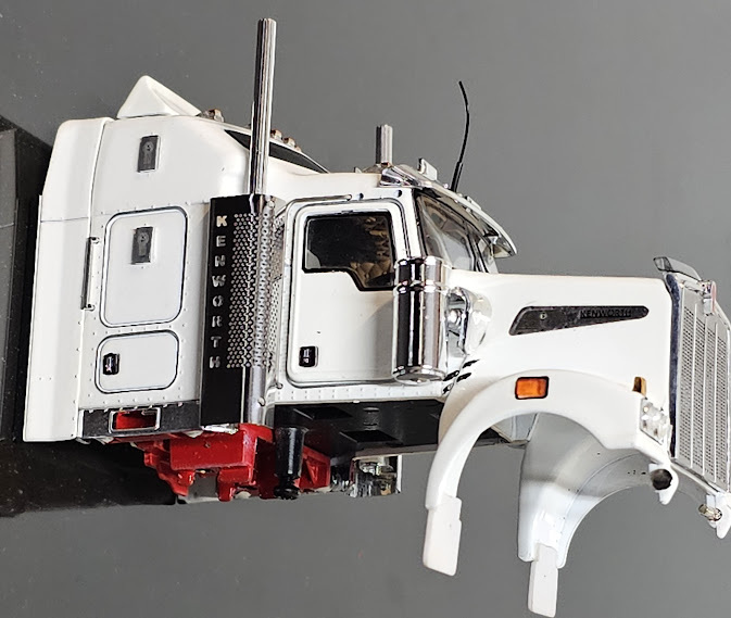 New 1:50 Kenworth Drake 909 White Cab Sleeper & Bonnet Complete Z01551
